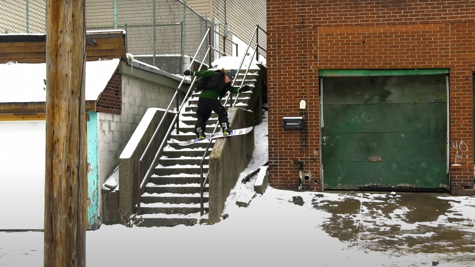 HOTBOX - PRESENTED BY DC SNOWBOARDING - Snowboarder