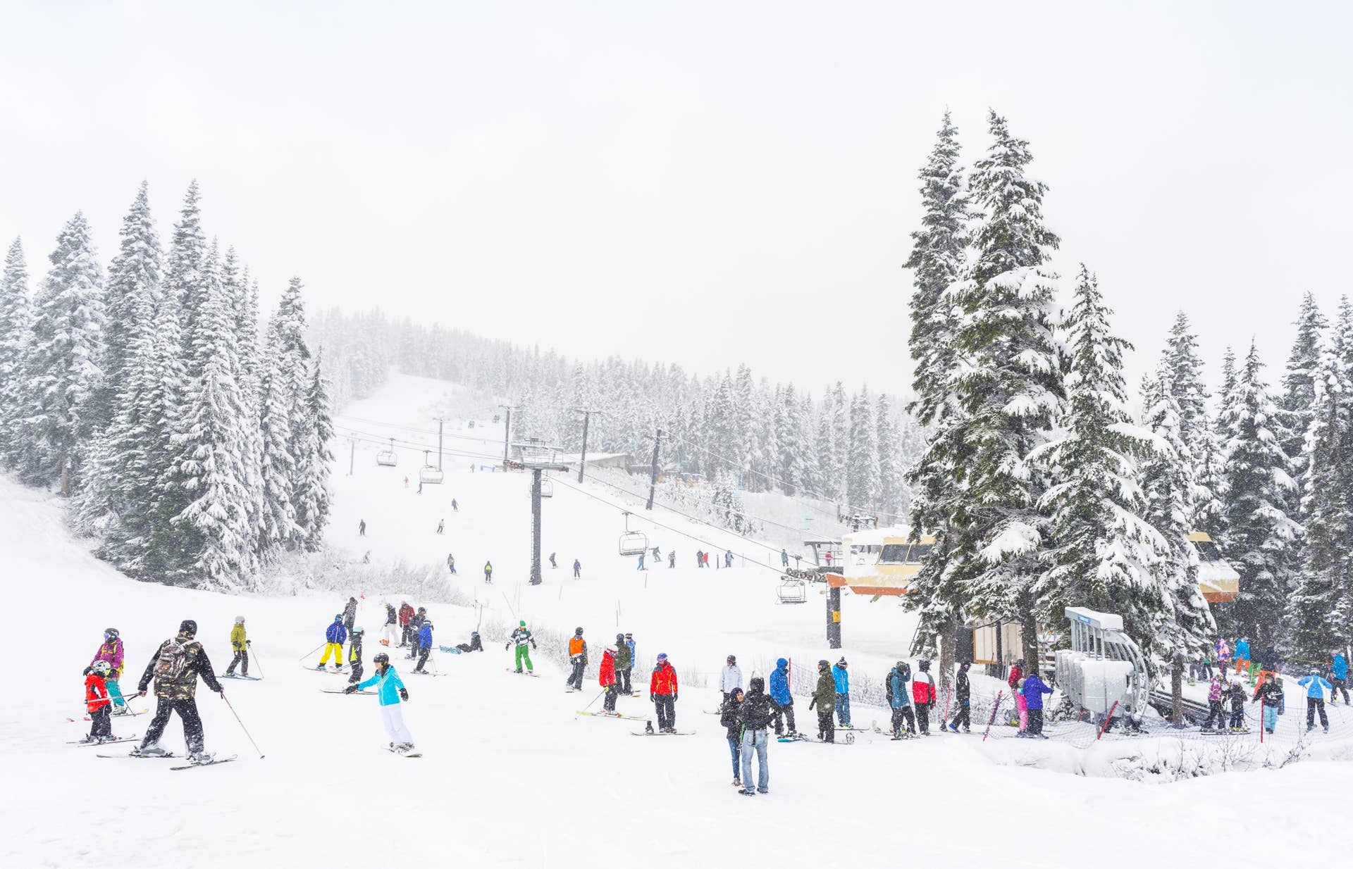 Washington Ski Area Implements New Parking Reservations - Snowboarder