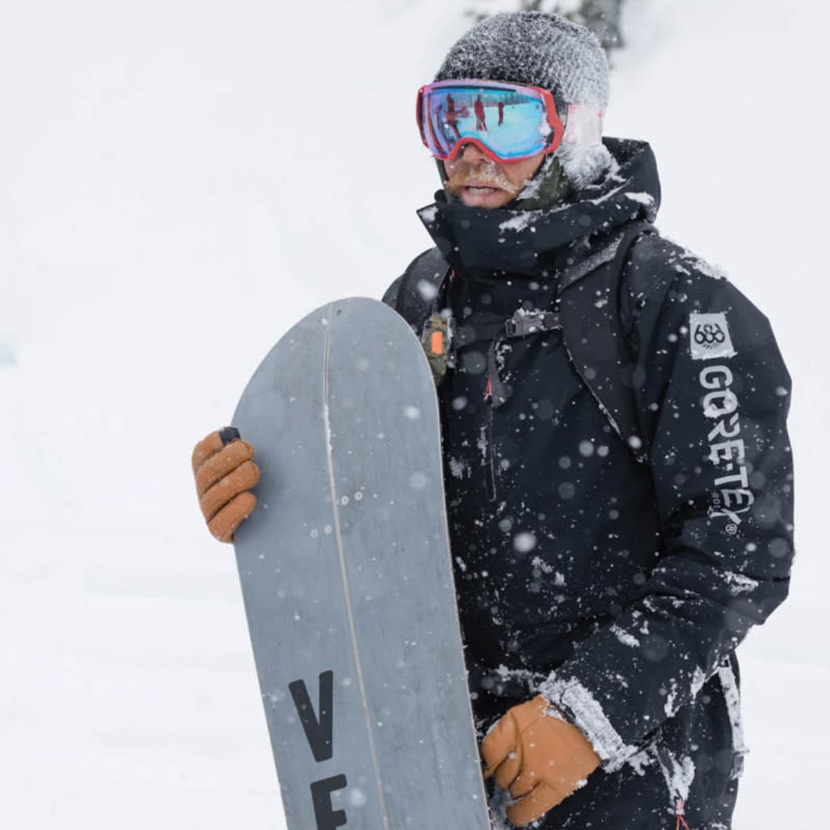 Meet the 686 GORE-TEX Hydrastash Sync Jacket Meet the 686 GORE-TEX Hydrastash Sync Jacket