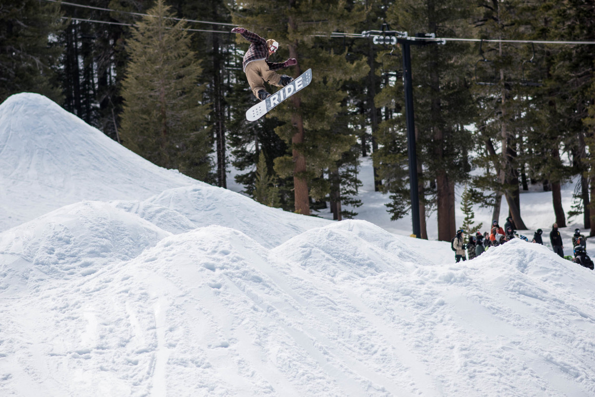 How to Do a Backside 360 on a Snowboard