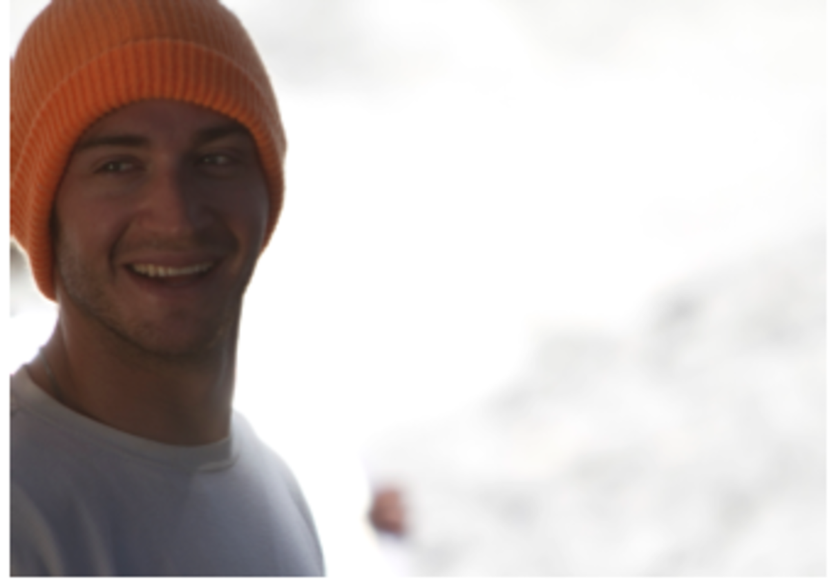 SCOTTY LAGO RE-SIGNS WITH FLOW