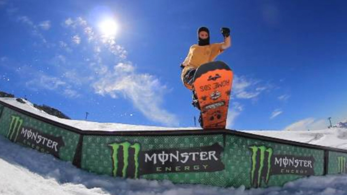 Andrew Baker - 20 Tricks Whistler - Snowboarder