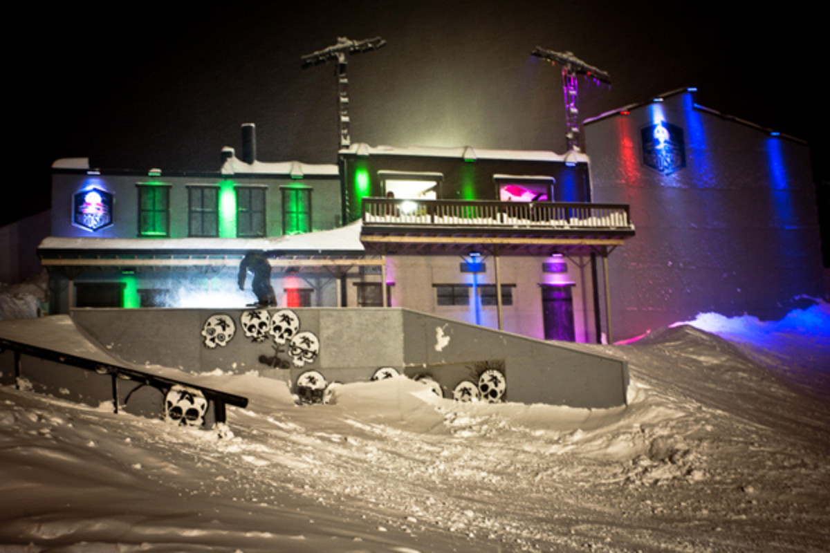Heavy Snow Doesn't Deter Athletes and Fans From Clocking Into Red Bull ...