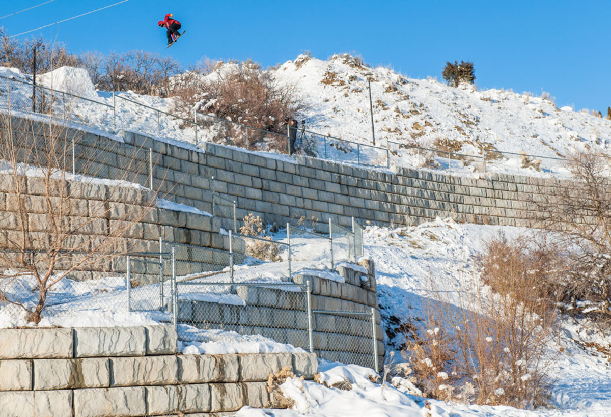 How to Do a Backside 360 on a Snowboard