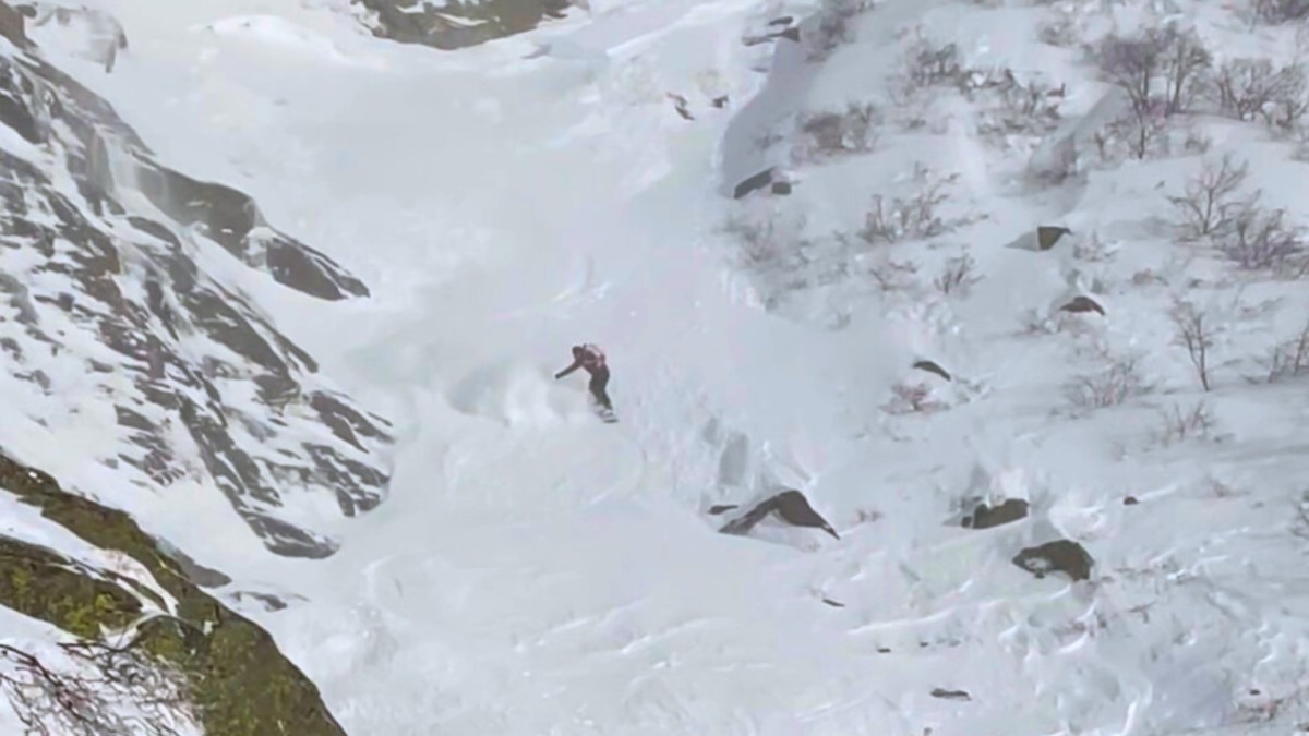 East Coast Avalanche Caught on Camera in November - Snowboarder