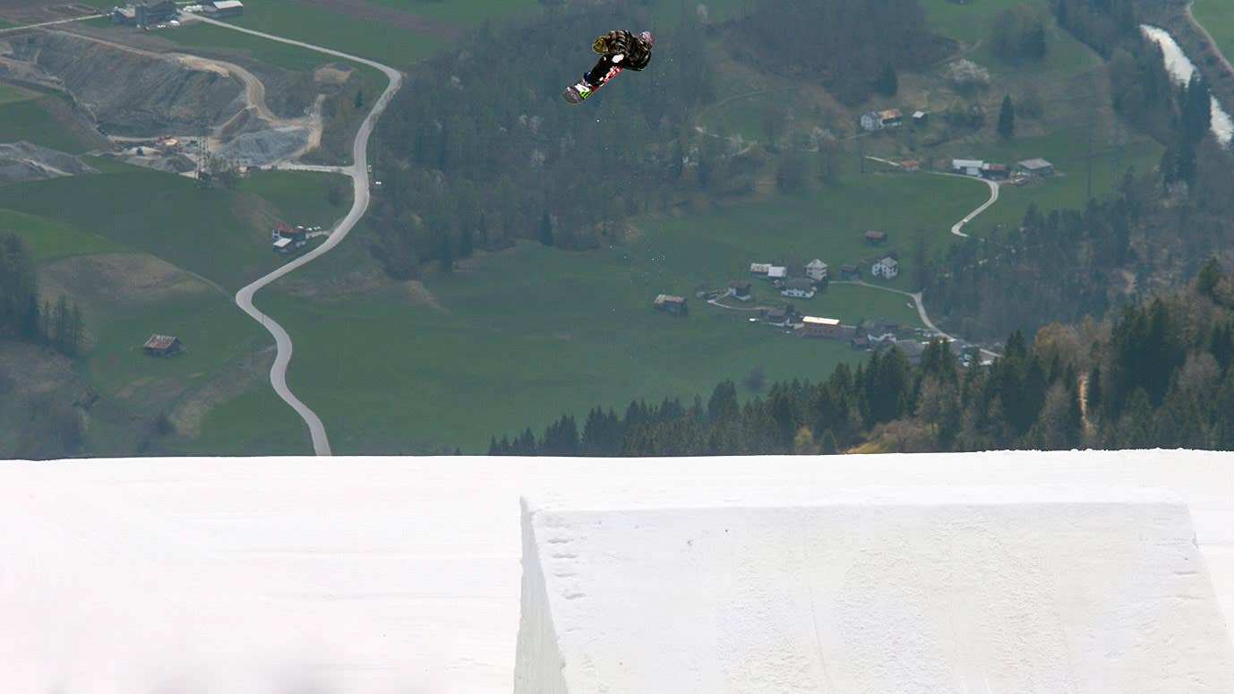 Kevin Backstrom : Full Part : BYND X MDLS - Snowboarder