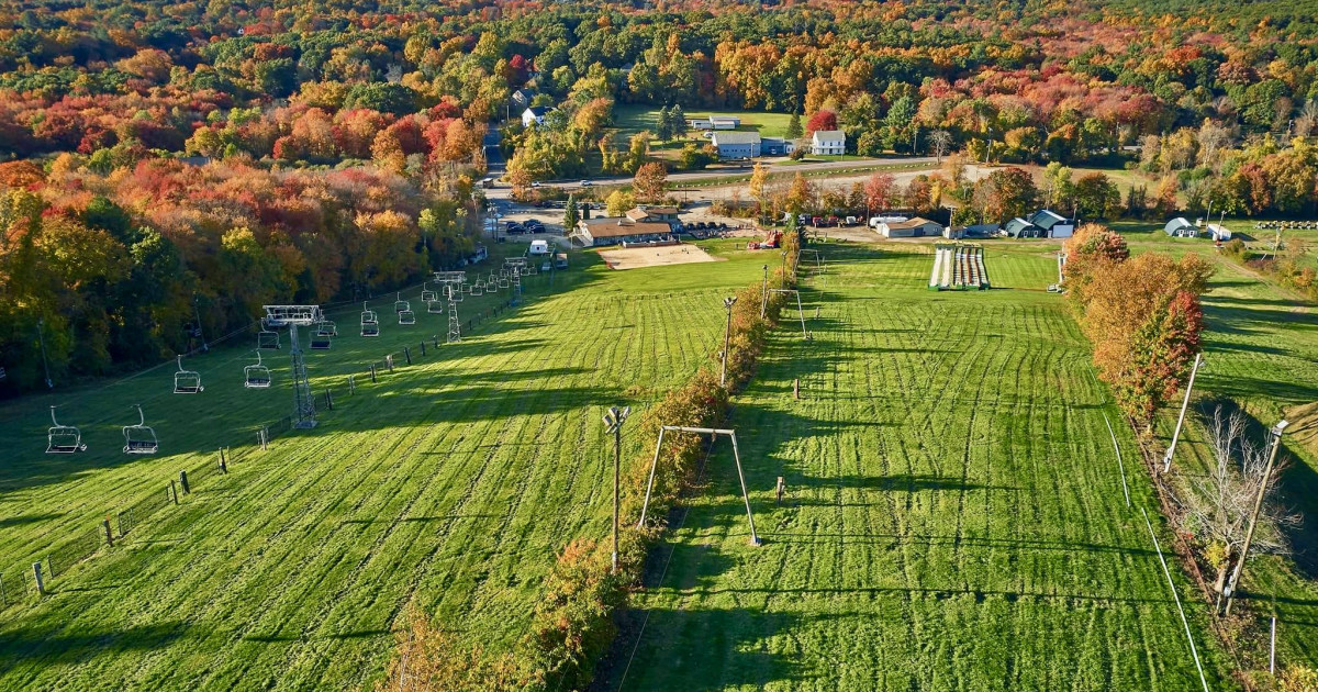 Ski Ward, Massachusetts Opens Slopes In October - Snowboarder