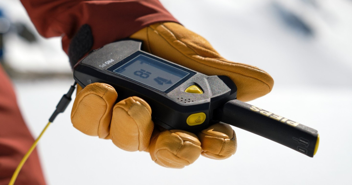 New Recall Issued on Black Diamond Avalanche Transceiver - Snowboarder